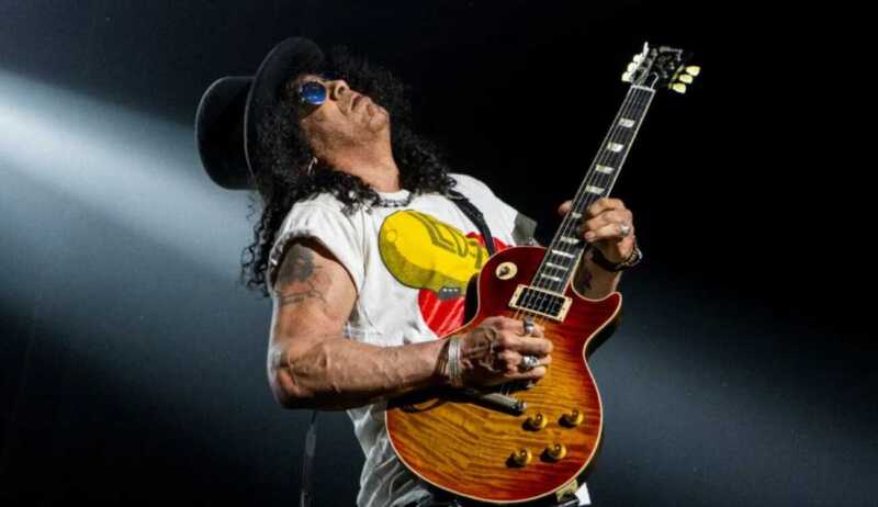 Slash cumple 60, genio de la guitarra que transformó el rock