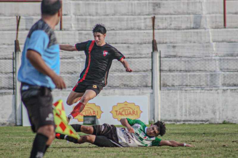 Posadas empató 2-2 con Oberá y se despidió de la Copa País